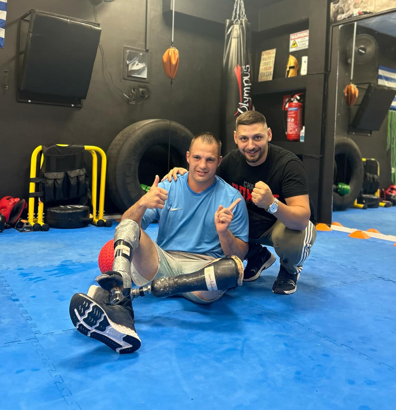 Pierre Mickaël Hugues : Ο πυγμάχος έμβλημα με δύο πρόσθετα μέλη, σε ...